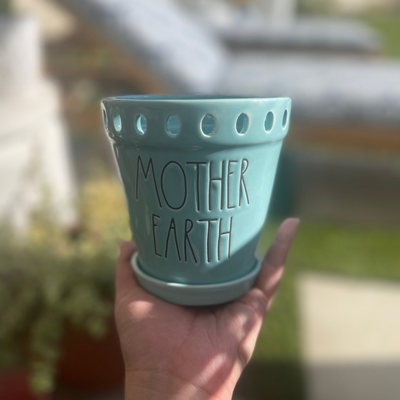 Rae Dunn | Accents | Rae Dunn Queen Of Hearts Or Mother Earth Ceramic ...